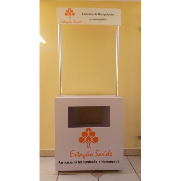 STAND BALCÃO PERSONALIZADO COM VITRINE - STAND PARA CAMPANHAS DE MARKETING